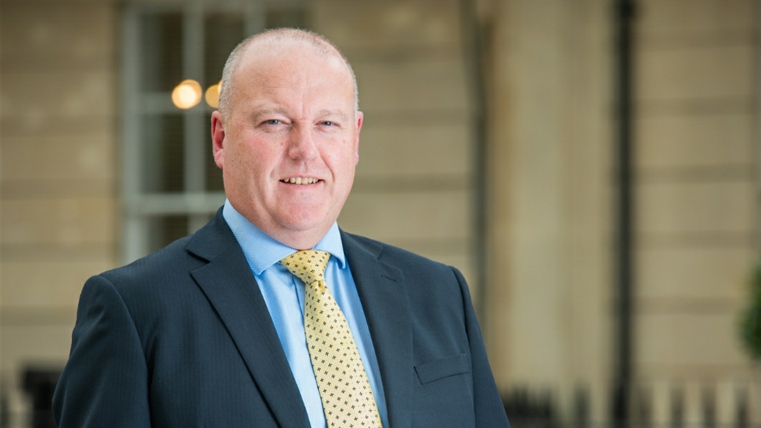 Lloyd Cossins-Price | LGT