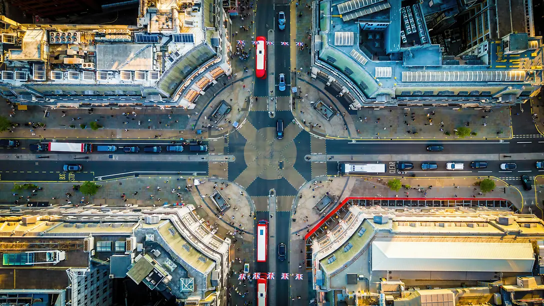 UK at a crossroads? - Read the outlook | LGT
